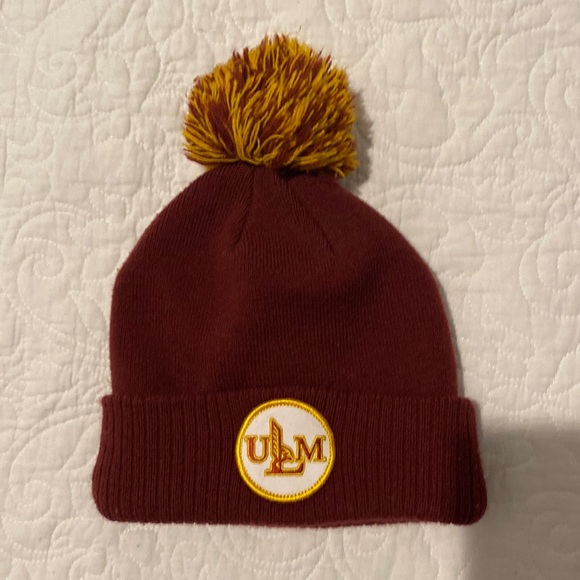 adidas | Accessories | Adidas Toboggan Ulm Logo On One Side Adidas Logo ...
